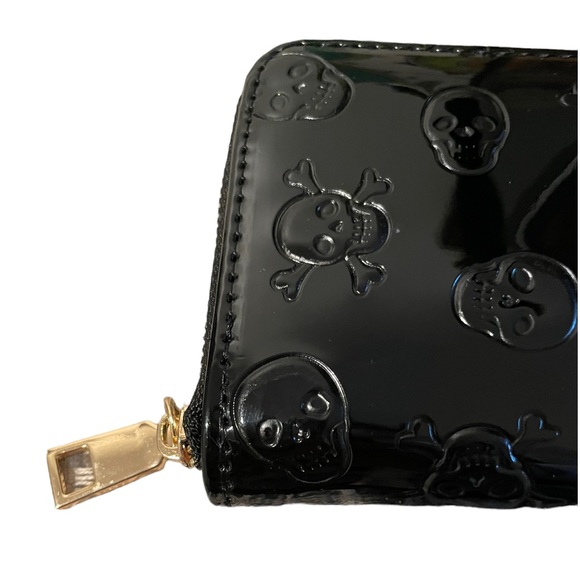 BOUTIQUE | Bags | Boutique Skull Embossed Zip Vegan Patent Leather ...